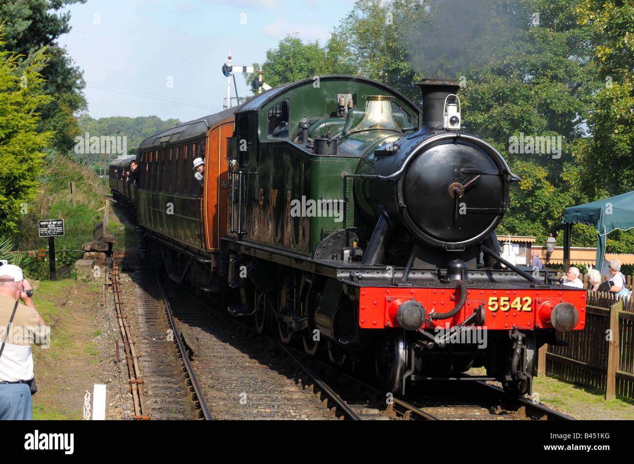 Small prairie tank engine pulling into Hampton Loade station at Severn ...