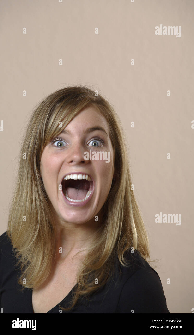 Portrait of a young woman screaming Stock Photo - Alamy