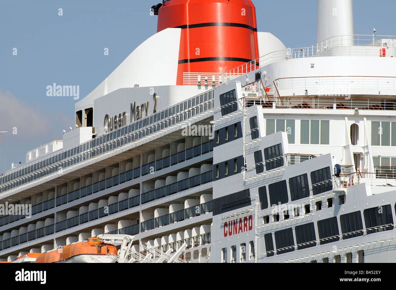 Queen Mary 2 QM2 cunard company cruise ship liner Stock Photo - Alamy