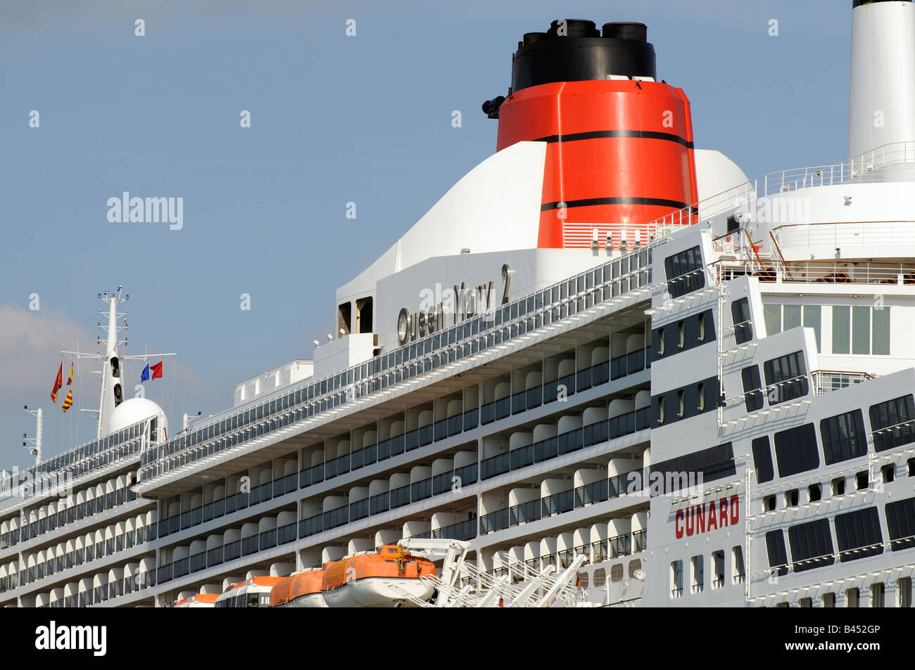 Queen mary 2 cabin hi-res stock photography and images - Alamy