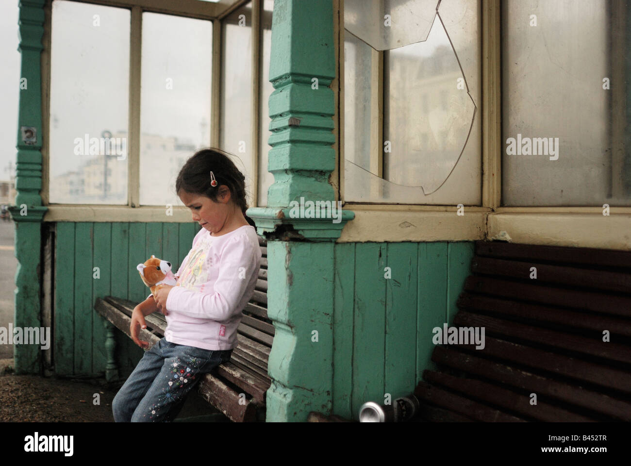 Child lost crying hi-res stock photography and images - Alamy