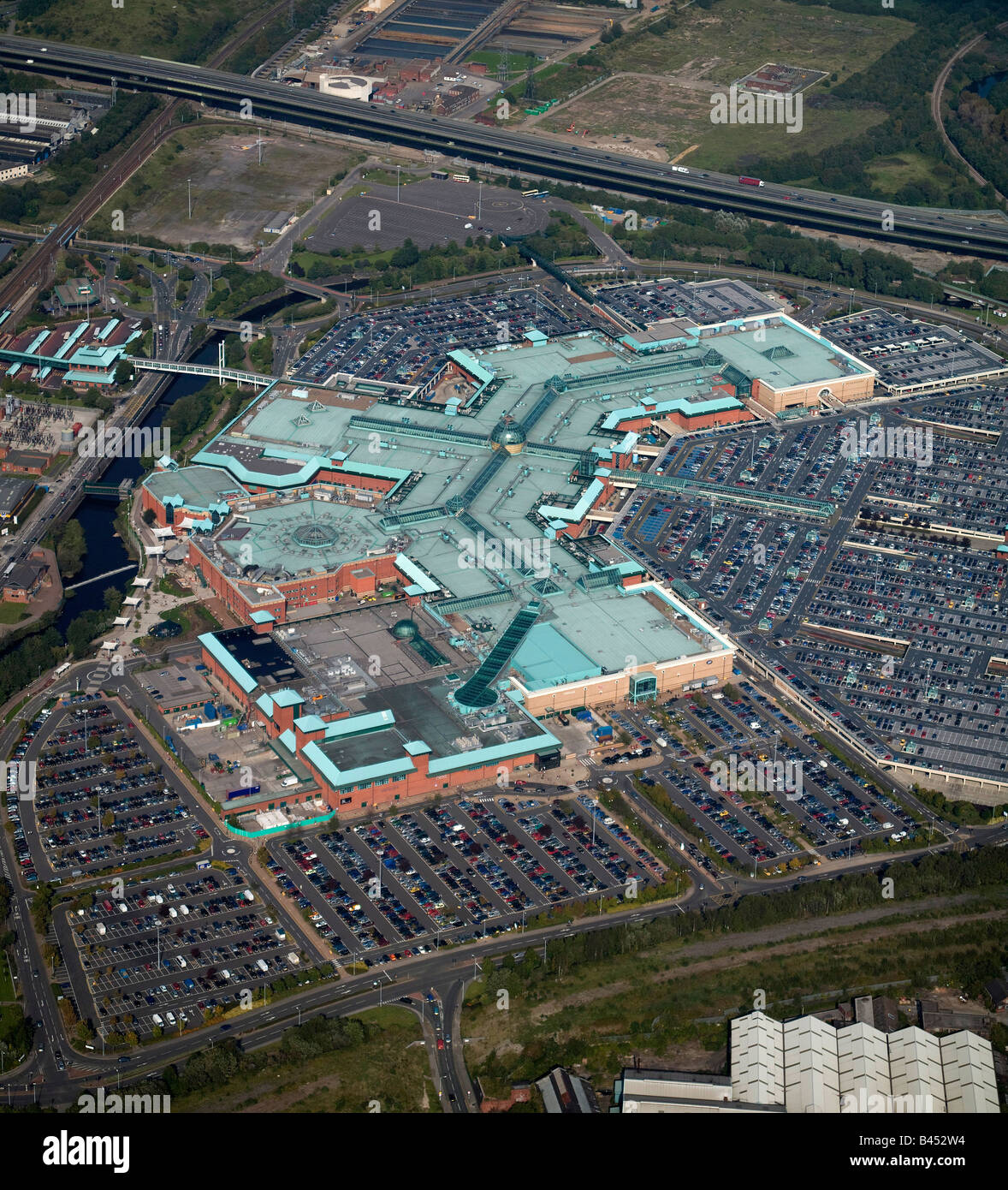 Aerial view meadowhall shopping centre hi-res stock photography and ...
