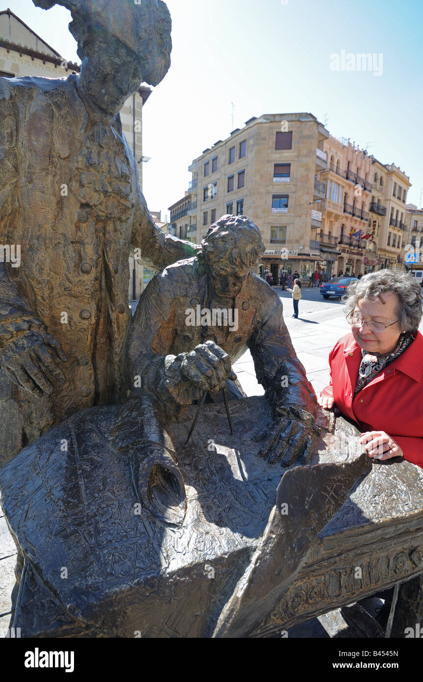 Modern bronze statue of Architects who redesigned the Plaza Mayor ...