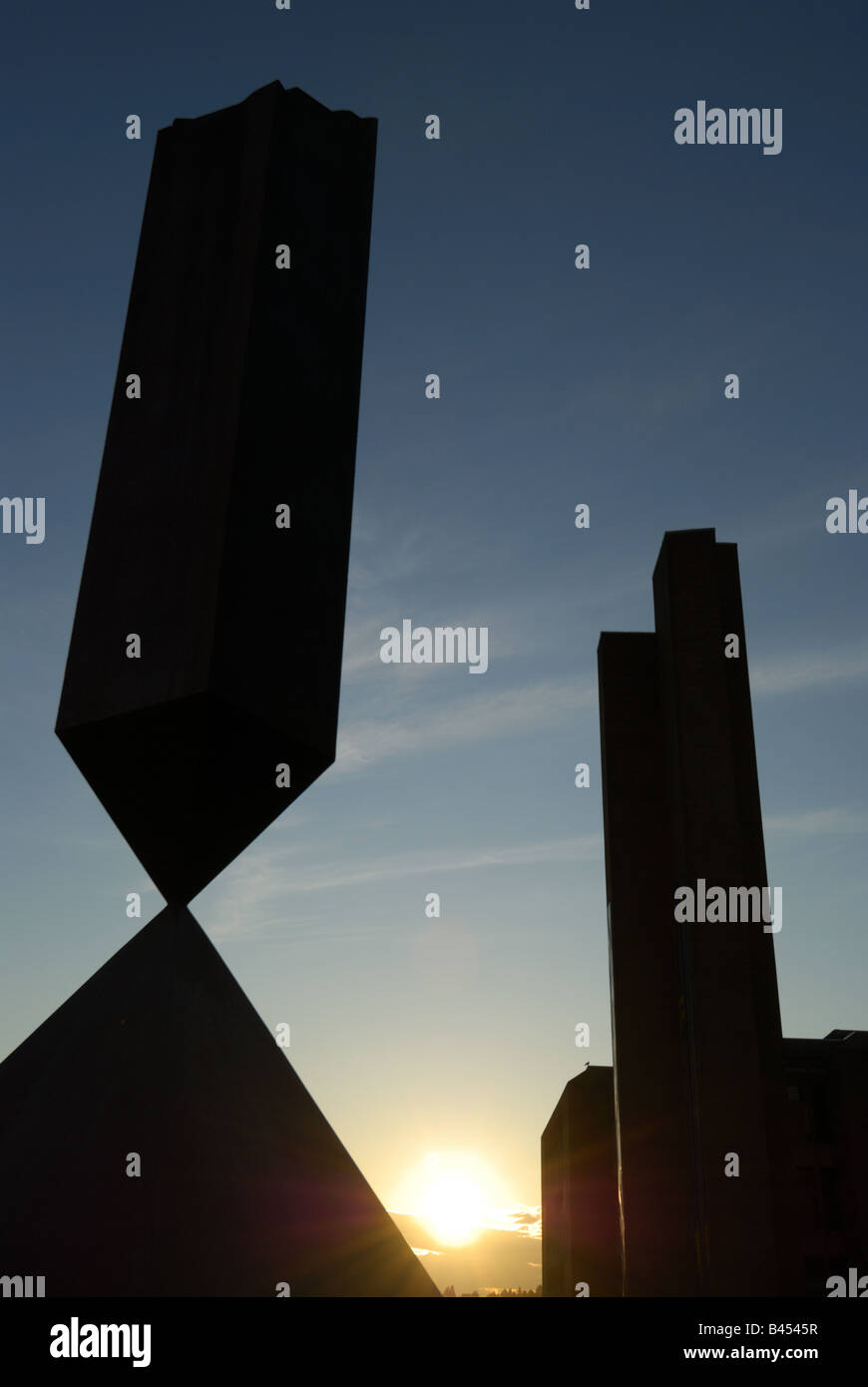 Broken obelisk hi-res stock photography and images - Alamy