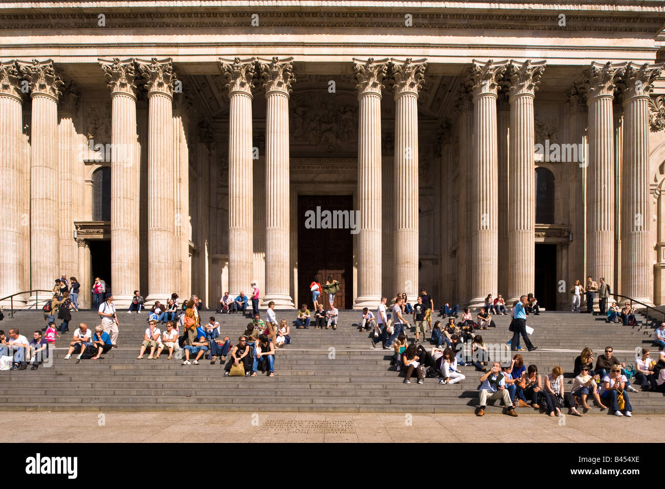 St pauls cathedral steps hi-res stock photography and images - Alamy