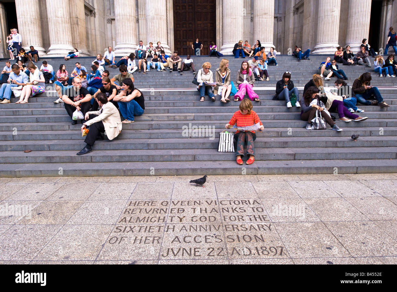 St pauls cathedral steps hi-res stock photography and images - Alamy