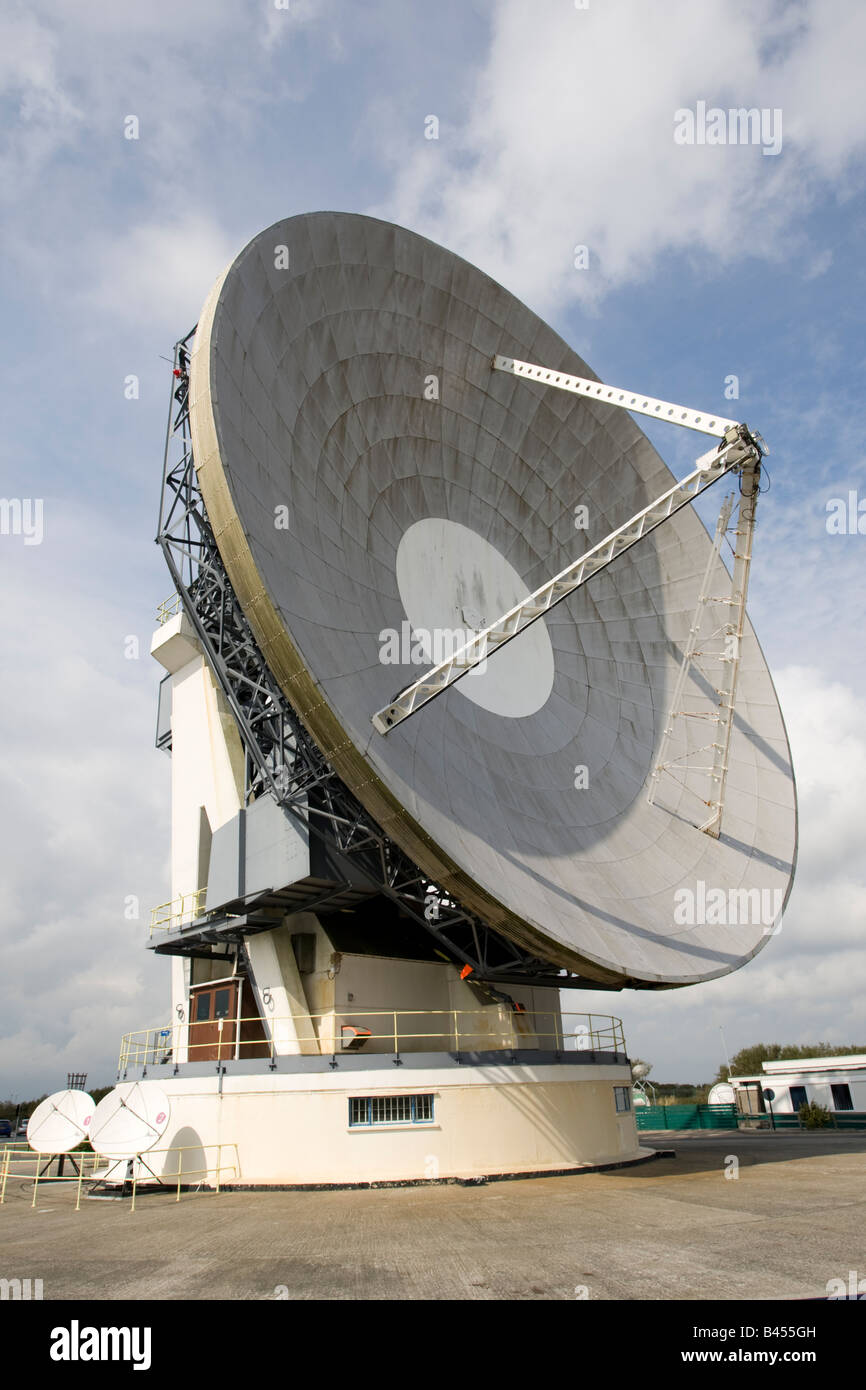 Parabolic reflector antenna hi-res stock photography and images - Alamy