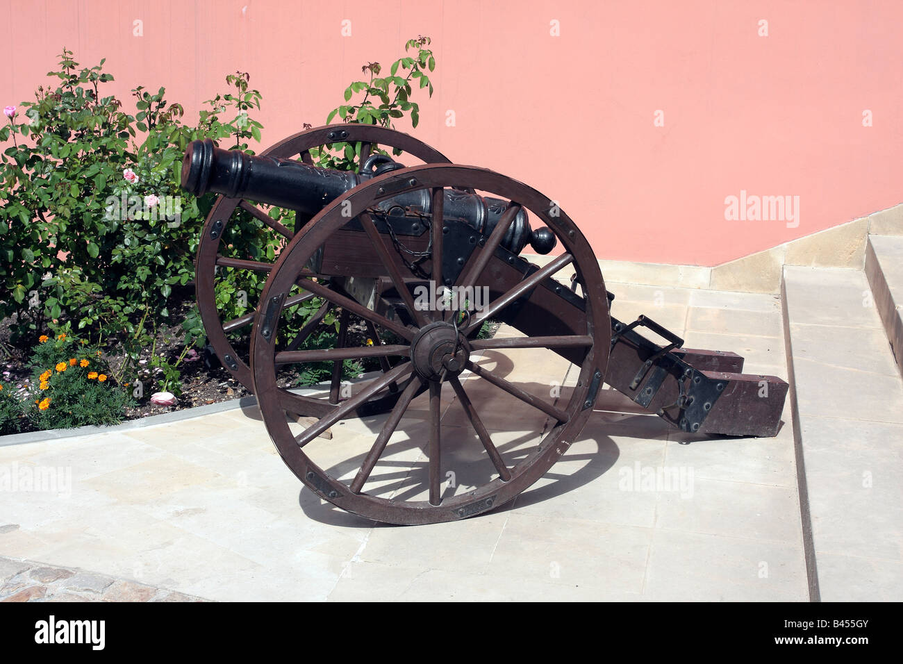 Fire gun powder ancient hi-res stock photography and images - Alamy