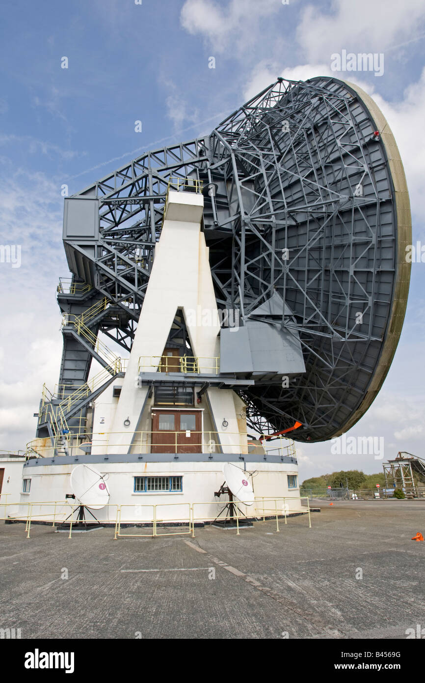 Arthur the huge Grade 2 listed satellite dish Futureworld Goonhilly ...