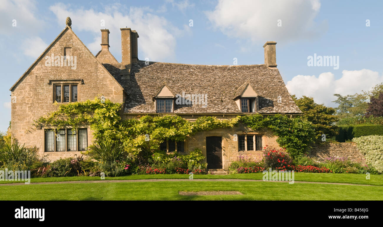 Cotswold house hi-res stock photography and images - Alamy