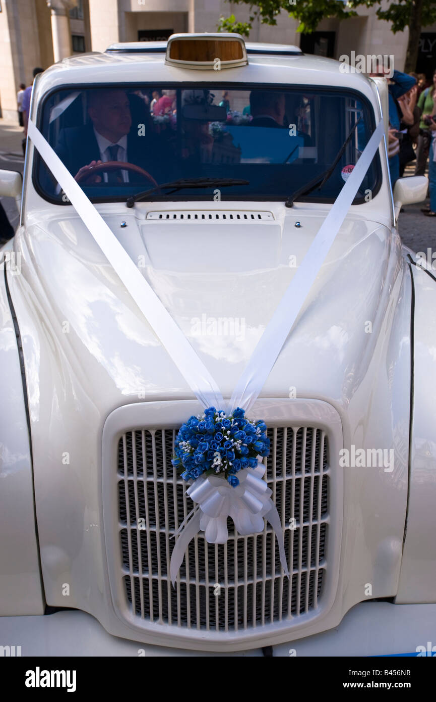 White cab hi-res stock photography and images - Alamy