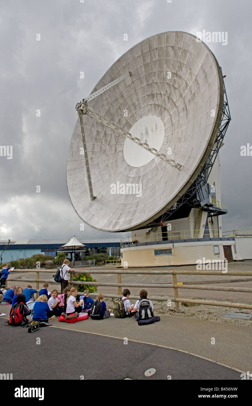 Arthur the huge Grade 2 listed satellite dish Futureworld Goonhilly ...
