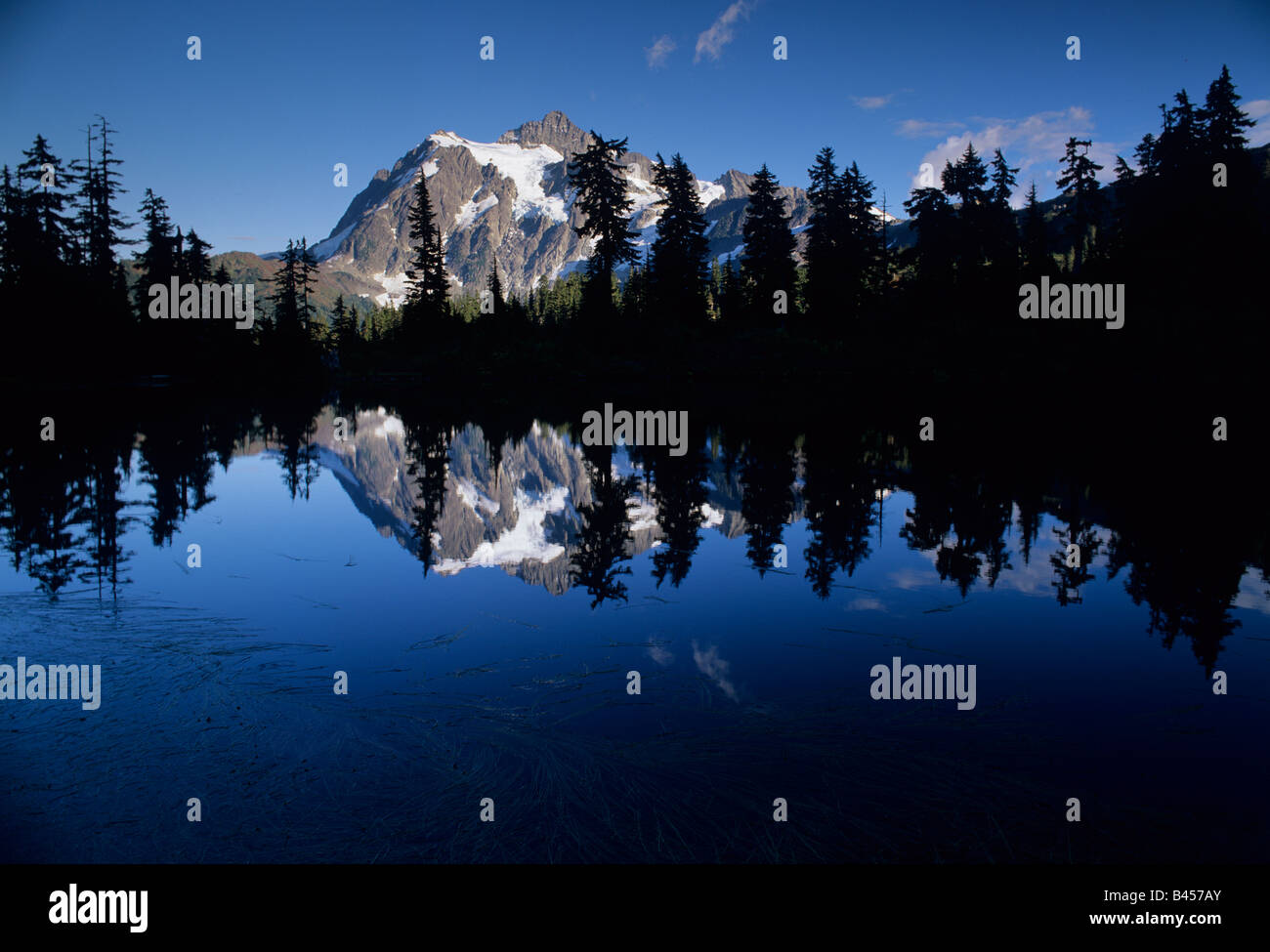 Mt shuksan hi-res stock photography and images - Alamy