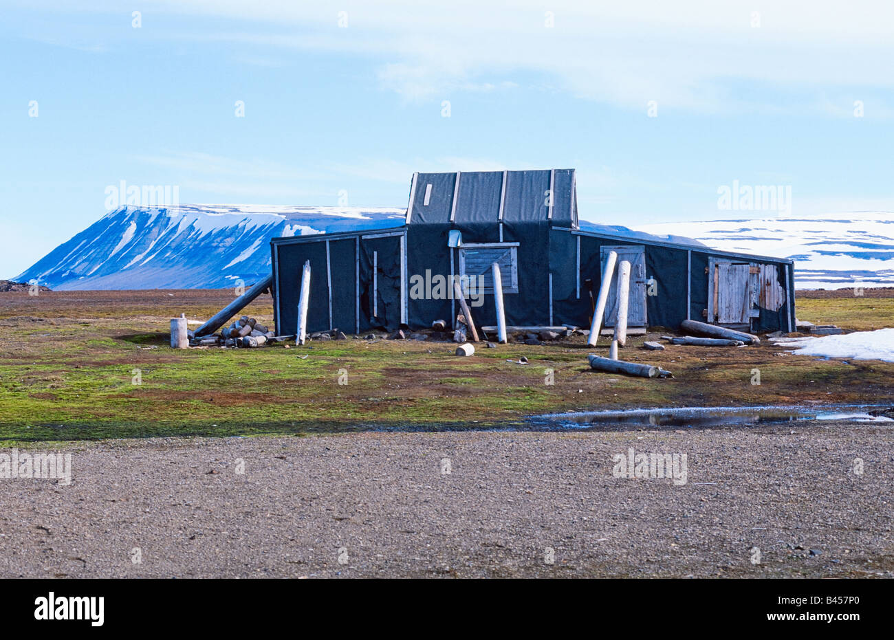 Old hunting cabin in Svalbard Stock Photo - Alamy