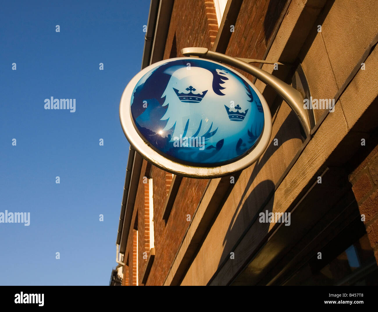 Barclays bank signage hi-res stock photography and images - Alamy