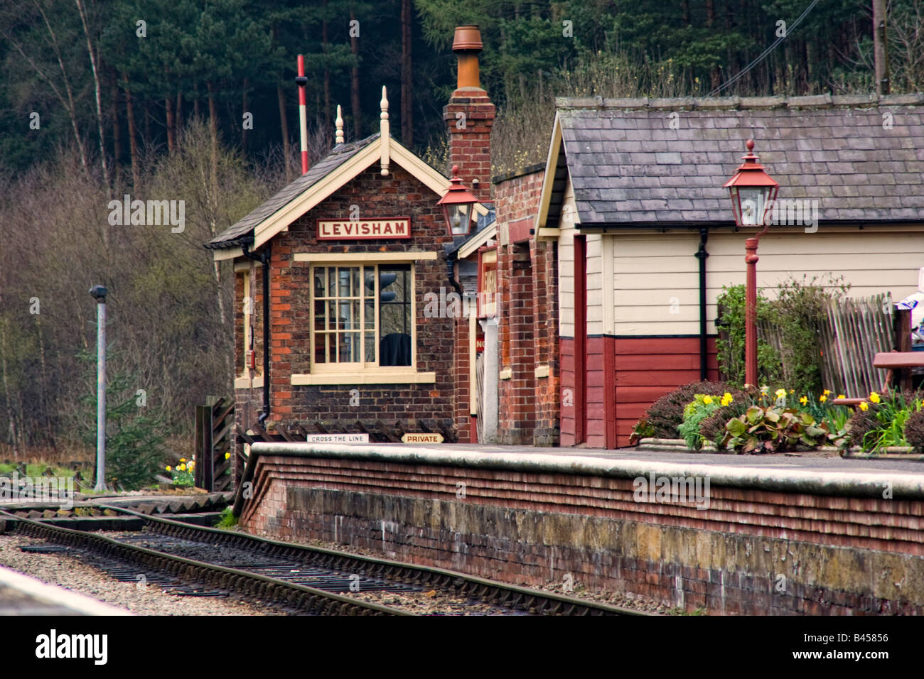 Train station in England Stock Photo - Alamy