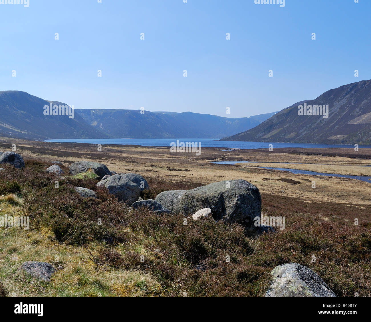 Loch muick summer hi-res stock photography and images - Alamy