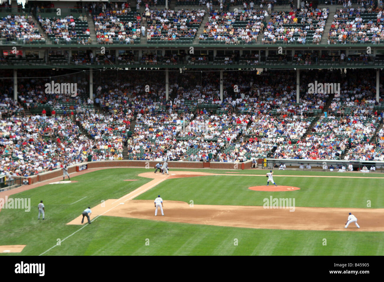 Baseball game view from crowd hi-res stock photography and images - Alamy