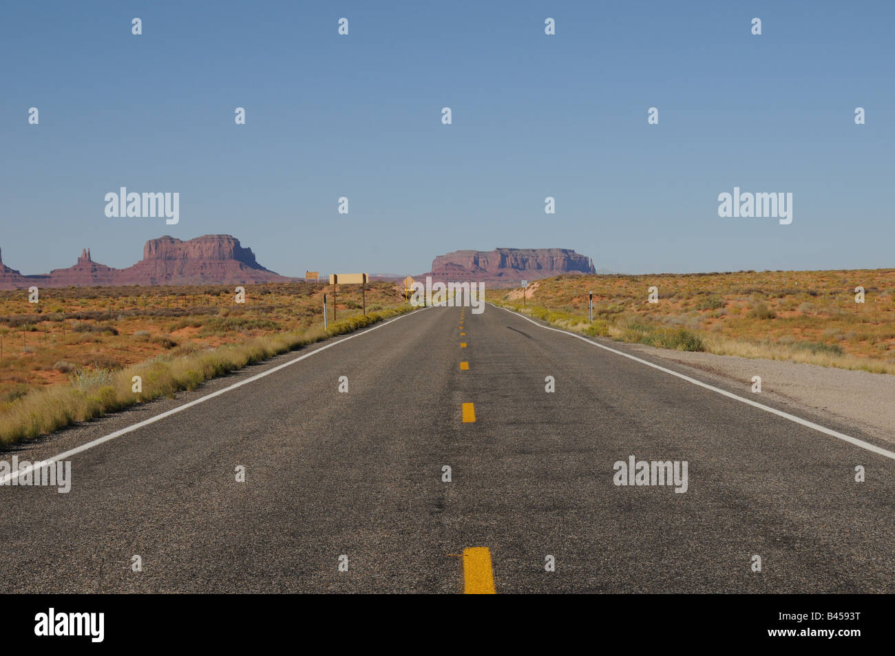 Long desert road utah highway hi-res stock photography and images - Alamy
