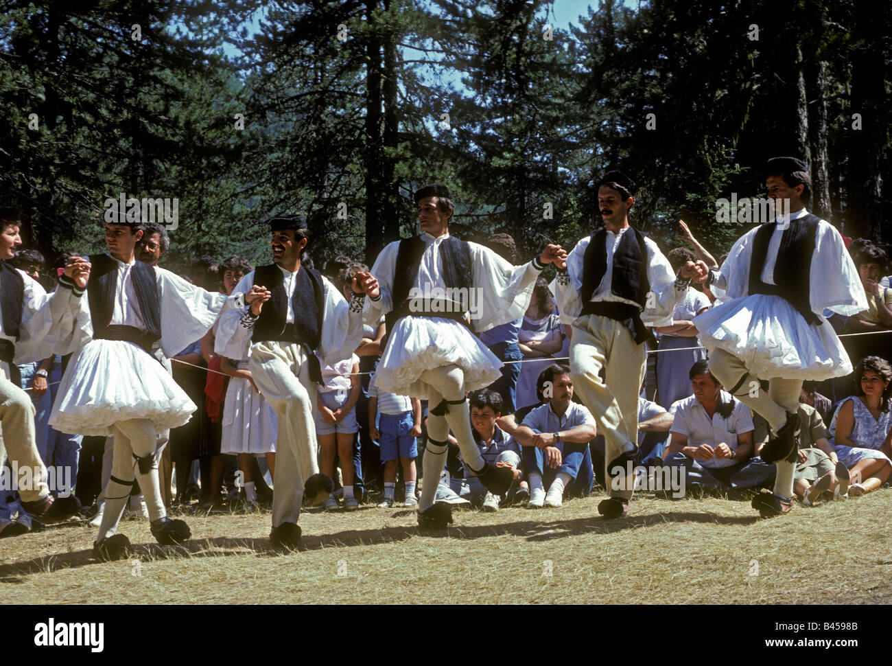 Greek folk dance hi-res stock photography and images - Alamy