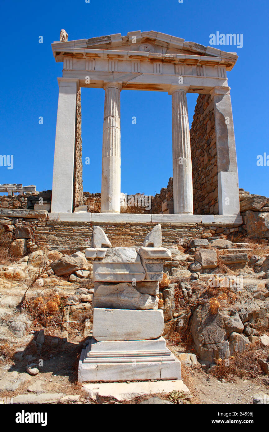 Delos temple of isis hi-res stock photography and images - Alamy
