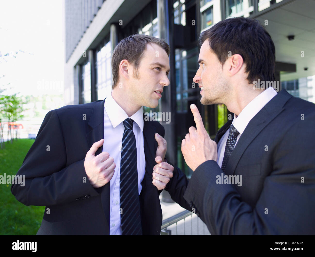 Two businessmen arguing hi-res stock photography and images - Alamy