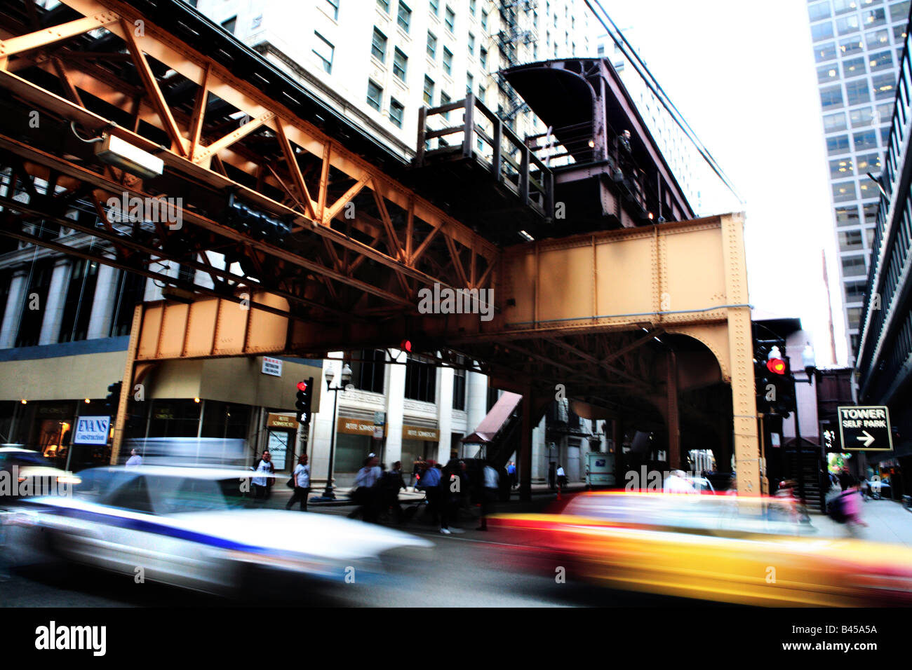 Busy intersection in downtown rush hi-res stock photography and images ...