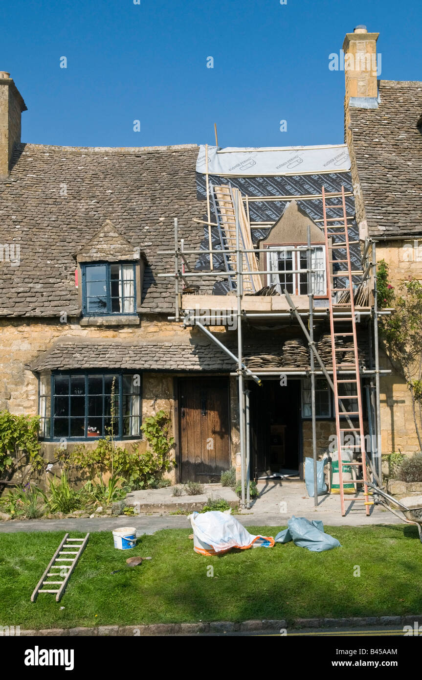 Cotswolds landscape with large house hi-res stock photography and ...