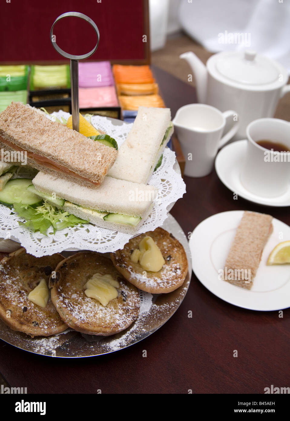 Afternoon tea and sweets hi-res stock photography and images - Alamy