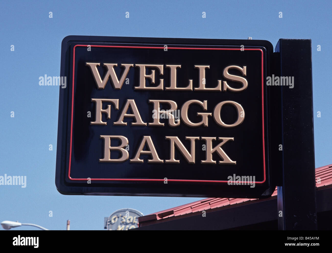 Wells fargo sign hi-res stock photography and images - Alamy