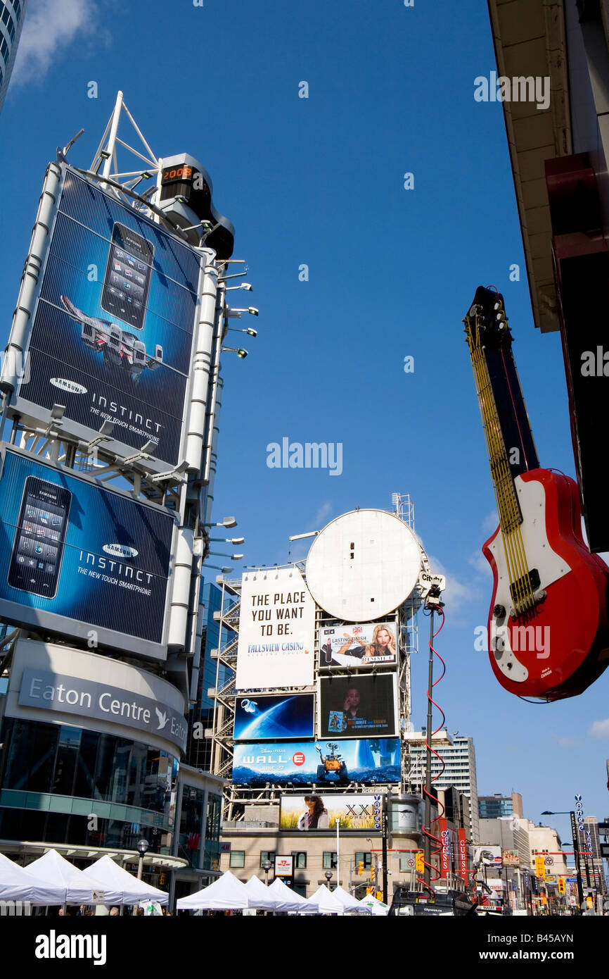 Yonge Street Toronto Stock Photo - Alamy