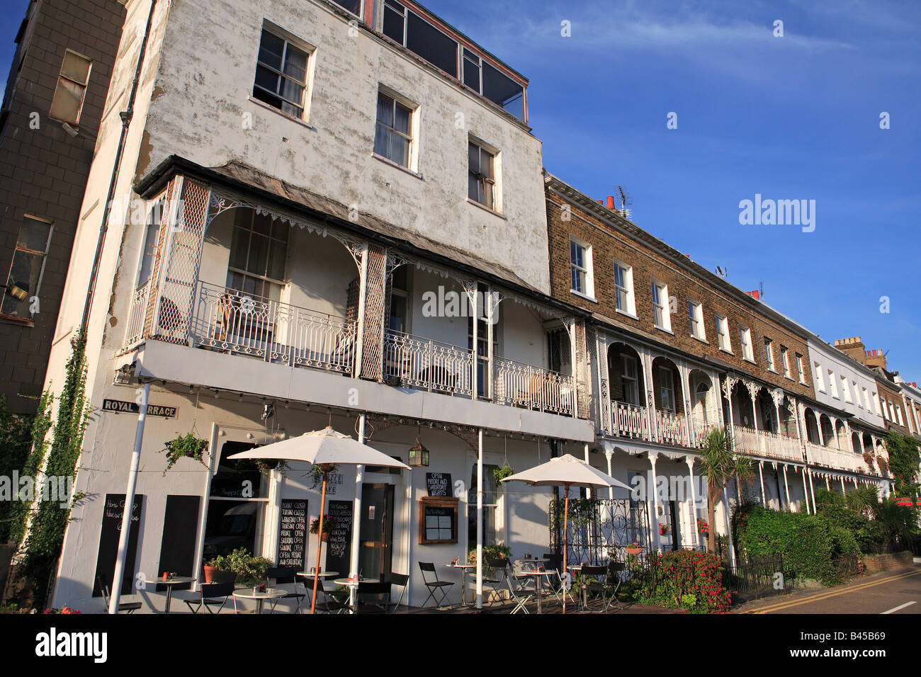 Terrace cafe hi-res stock photography and images - Alamy