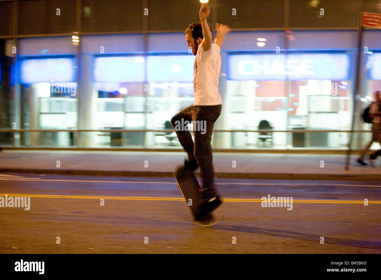 Skateboarder making tricks hi-res stock photography and images - Alamy