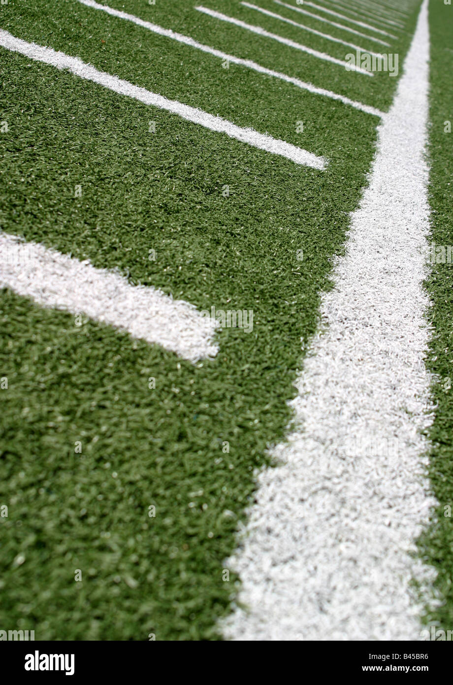 American football field yard lines hi-res stock photography and images ...
