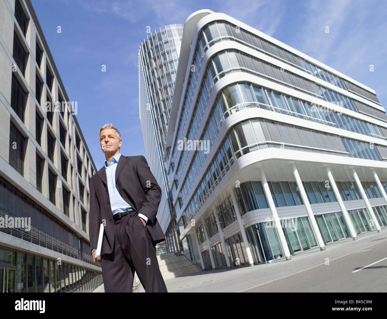 Germany, Baden-Württemberg, Stuttgart, Businessman with hand in pocket ...