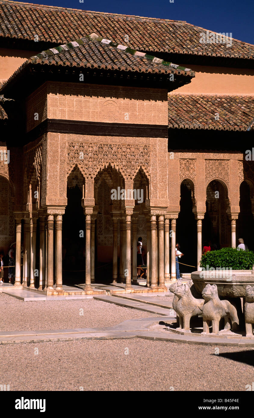 Spain, Granada, Alhambra, Patio de los Leones Stock Photo - Alamy