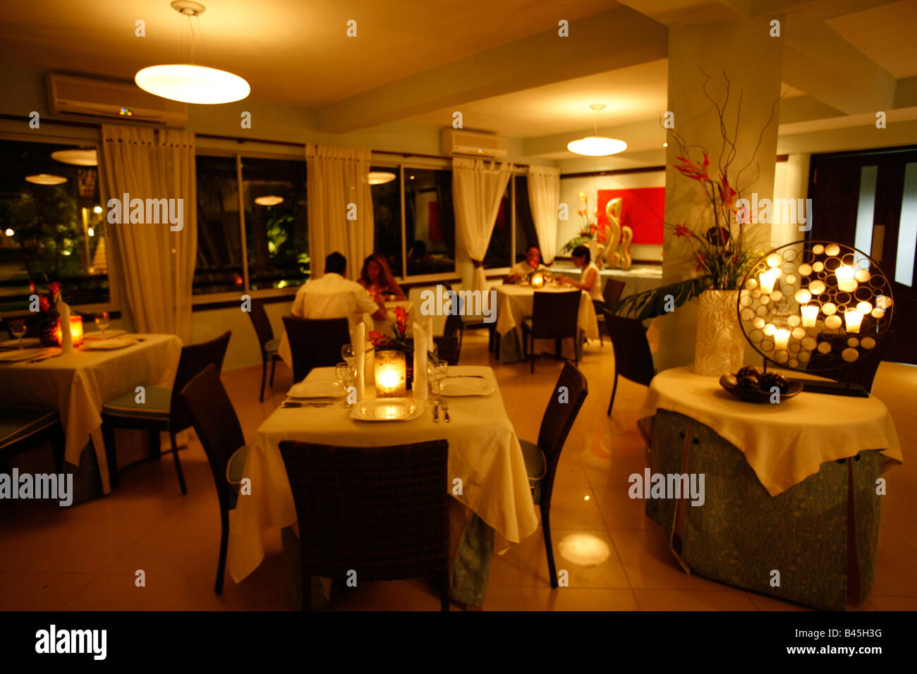 couple on a date at a fine dinging restaurant Stock Photo - Alamy