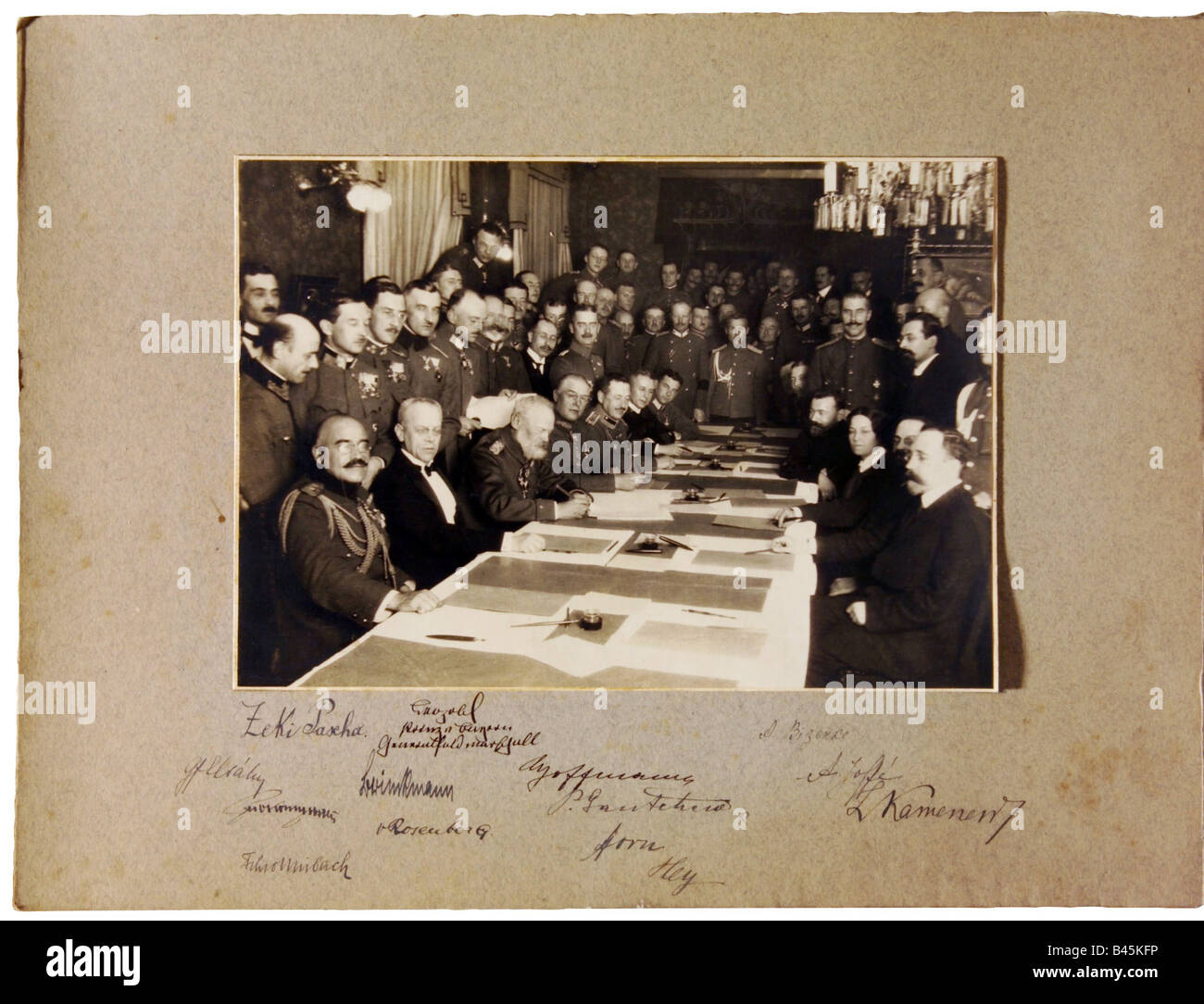 Signing of the armistice hi-res stock photography and images - Alamy