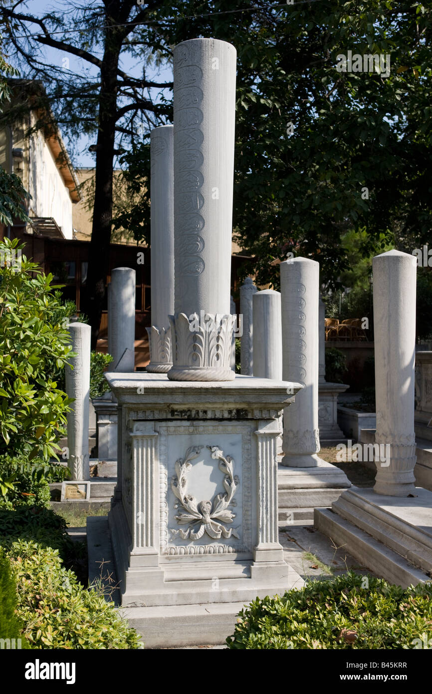 Istanbul cemetery hi-res stock photography and images - Alamy