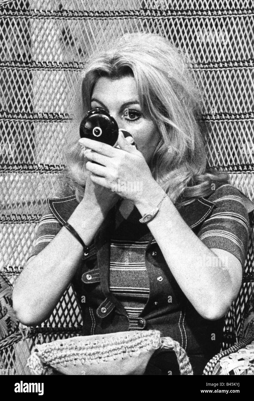 Maybach, Christiane, 14.3.1932 - 12.4.2006, German actress, half length ...