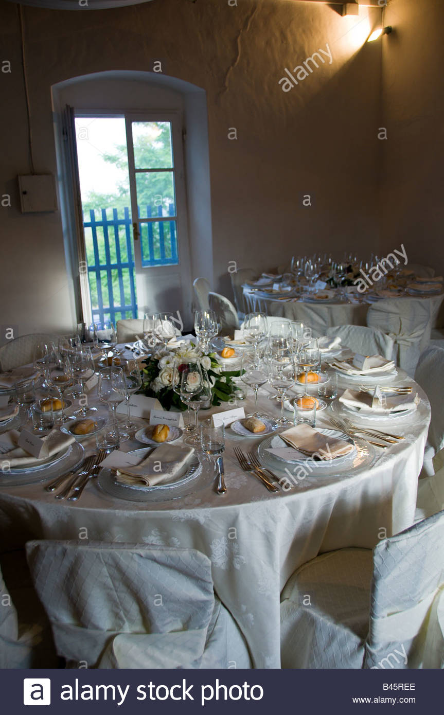 Restaurant Table And Chairs Stock Photos & Restaurant Table And Chairs ...