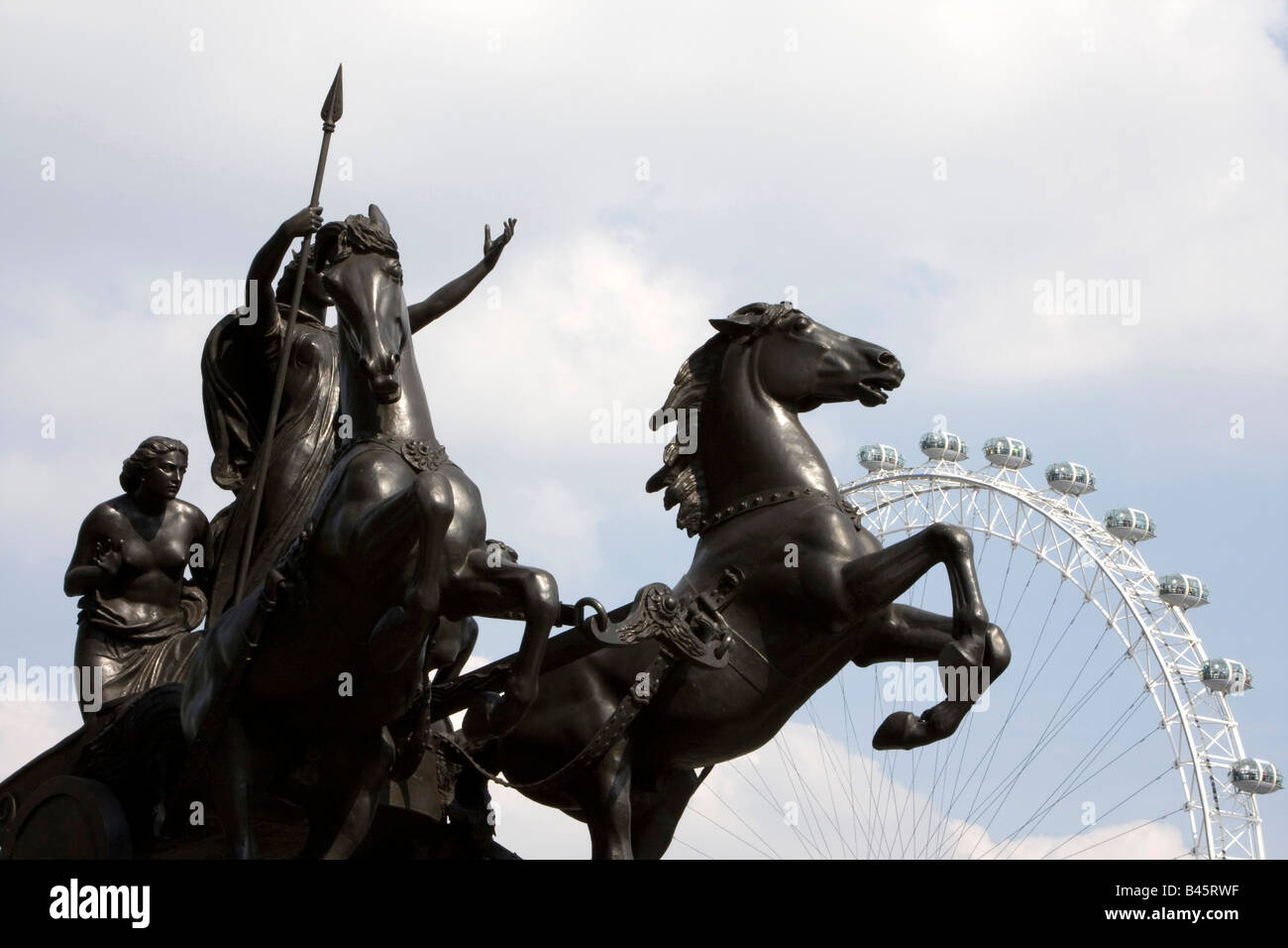 bodicea statue london eye beyond victoria embankment london uk gb Stock ...