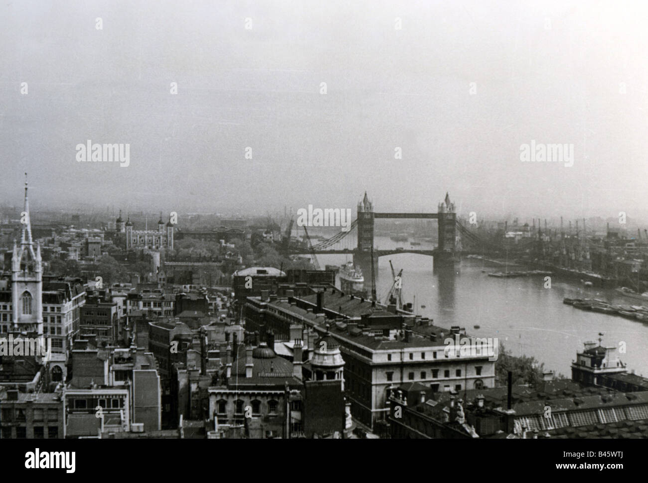 City of london 1950s hi-res stock photography and images - Alamy
