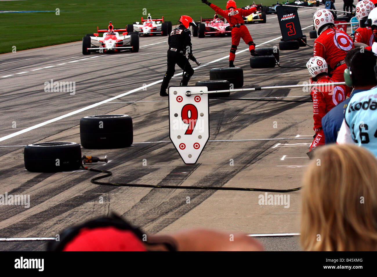 Pit Stop action Stock Photo - Alamy