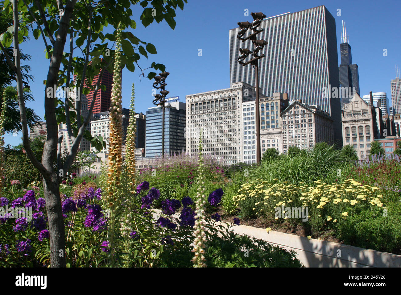 Chicago lurie garden millennium park hi-res stock photography and ...
