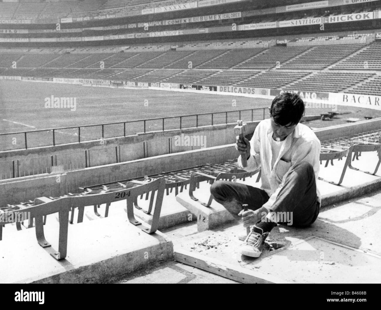 Man working on site Black and White Stock Photos & Images - Alamy