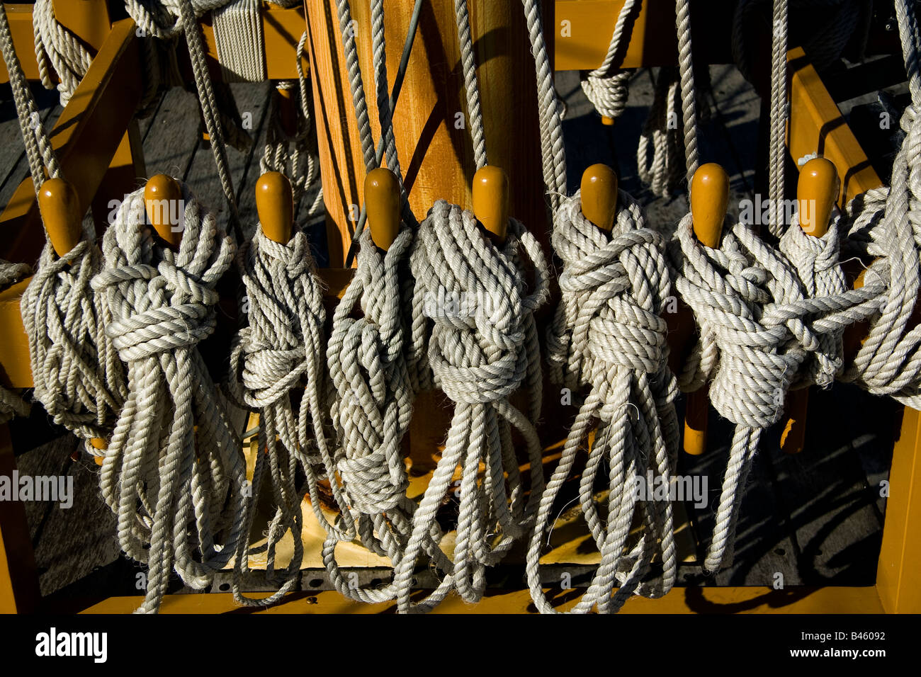 Nautical knots hi-res stock photography and images - Alamy