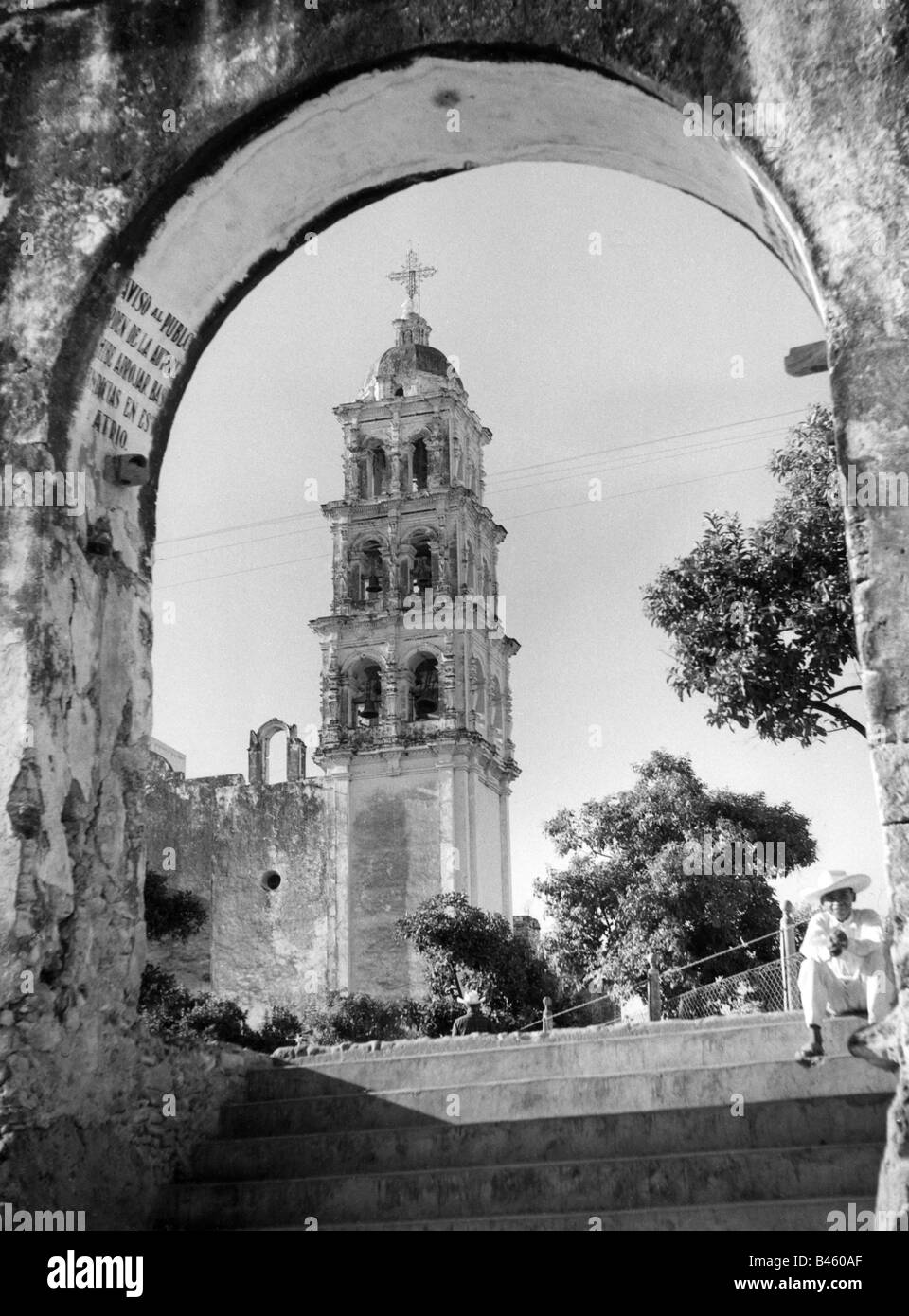 Mexico 1960s church hi-res stock photography and images - Alamy