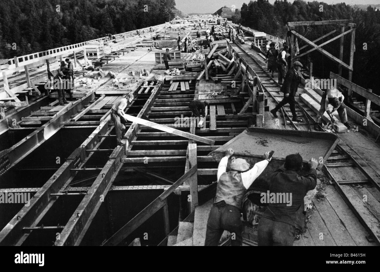 Na kogo może trafić Legia w fazie grupowej Ligi Konferencji? Podział na koszyki przed losowaniem ...