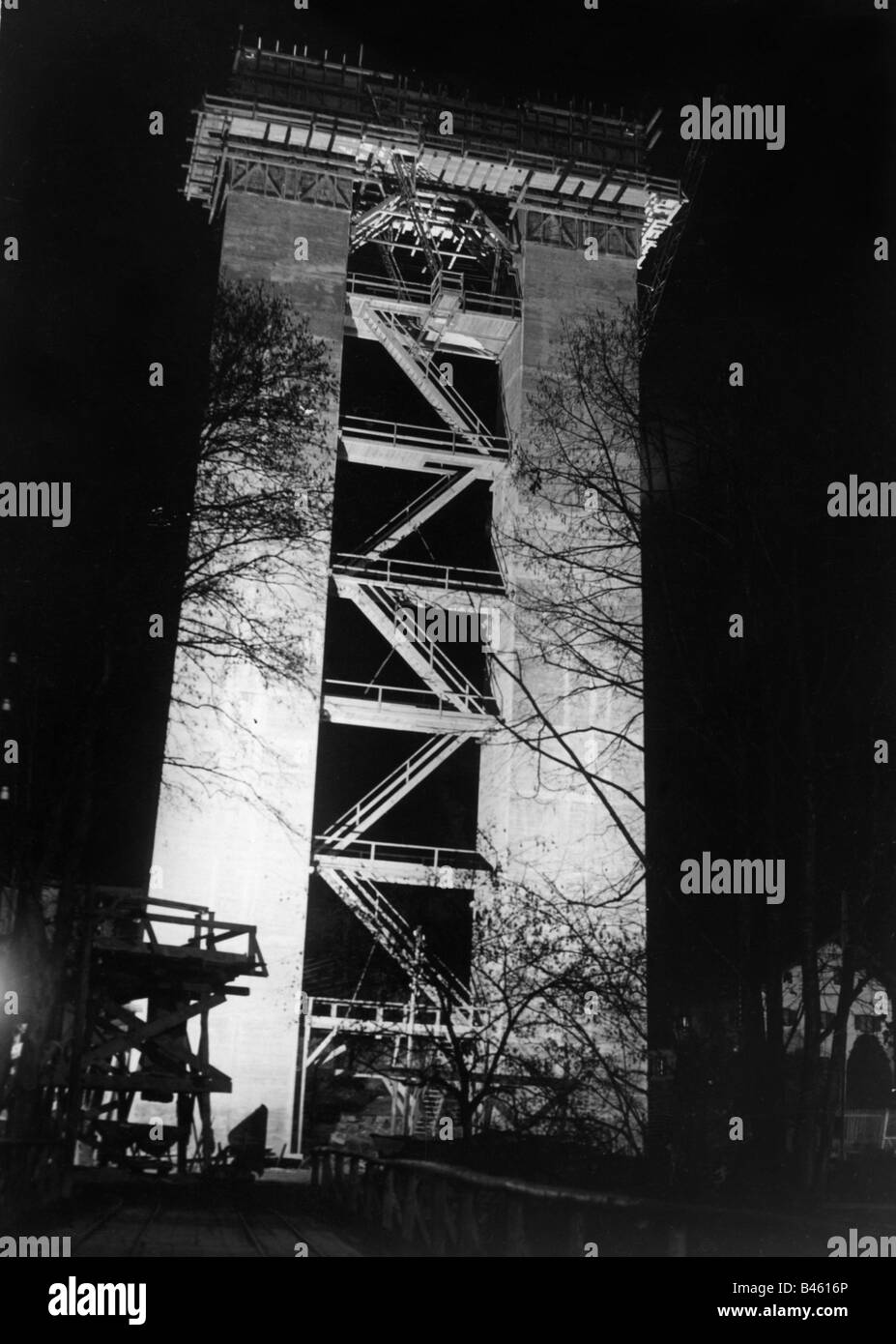 Construction autobahn 1930s germany hi-res stock photography and images ...